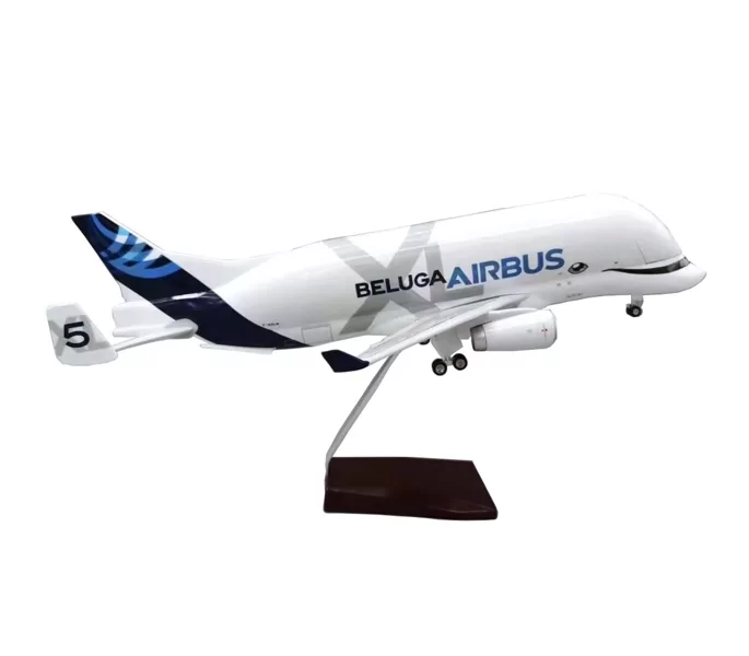 Модель самолета A330-600ST Beluga в фирменной раскраске Airbus, масштаб ...